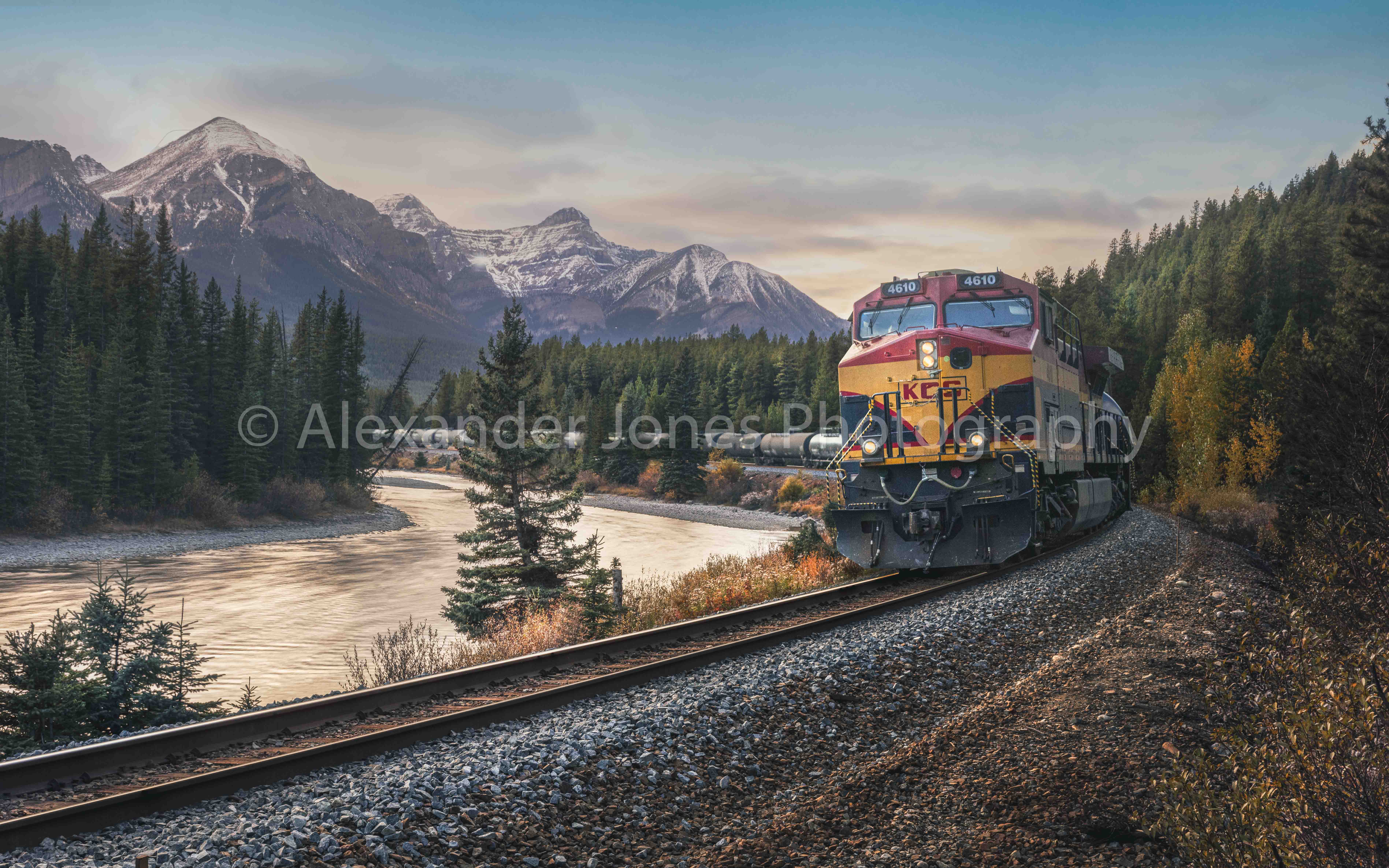 Kansas City Southern Morant's Curve Glow | Morant's Curve, Banff ...